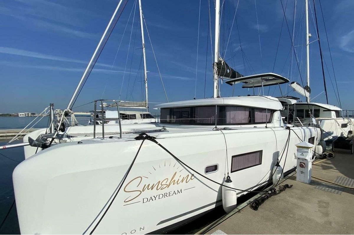 Just Sold - 2021 Lagoon 42 Sunshine Daydream