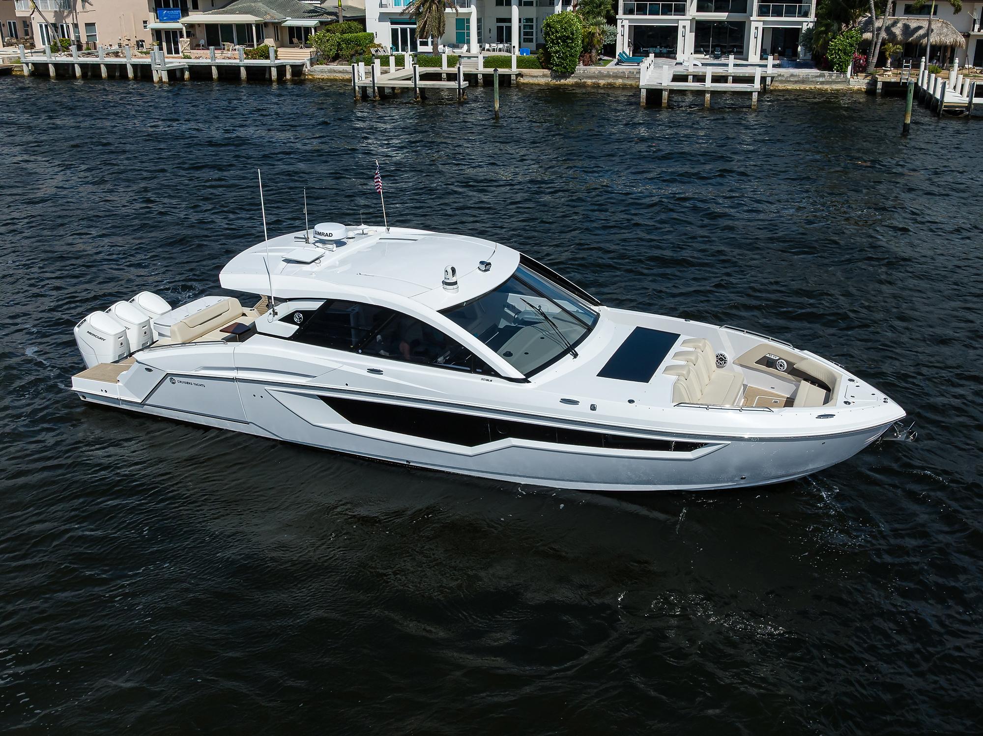 2024 Cruisers Yachts 50 GLS Outboard 2024 Cruisers Yachts 50 GLS Yacht ...